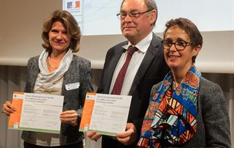 Presse & Médias - Le CEA signe la charte "développement durable" des ...